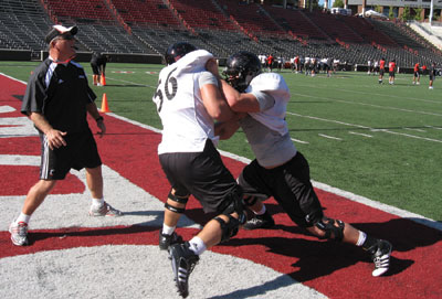 American Football Monthly - Fundamental Offensive Line Leverage Drills